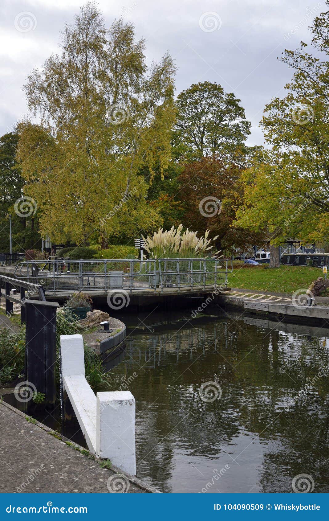 Abingdon Lock & the River Thames Stock Image - Image of canal ...
