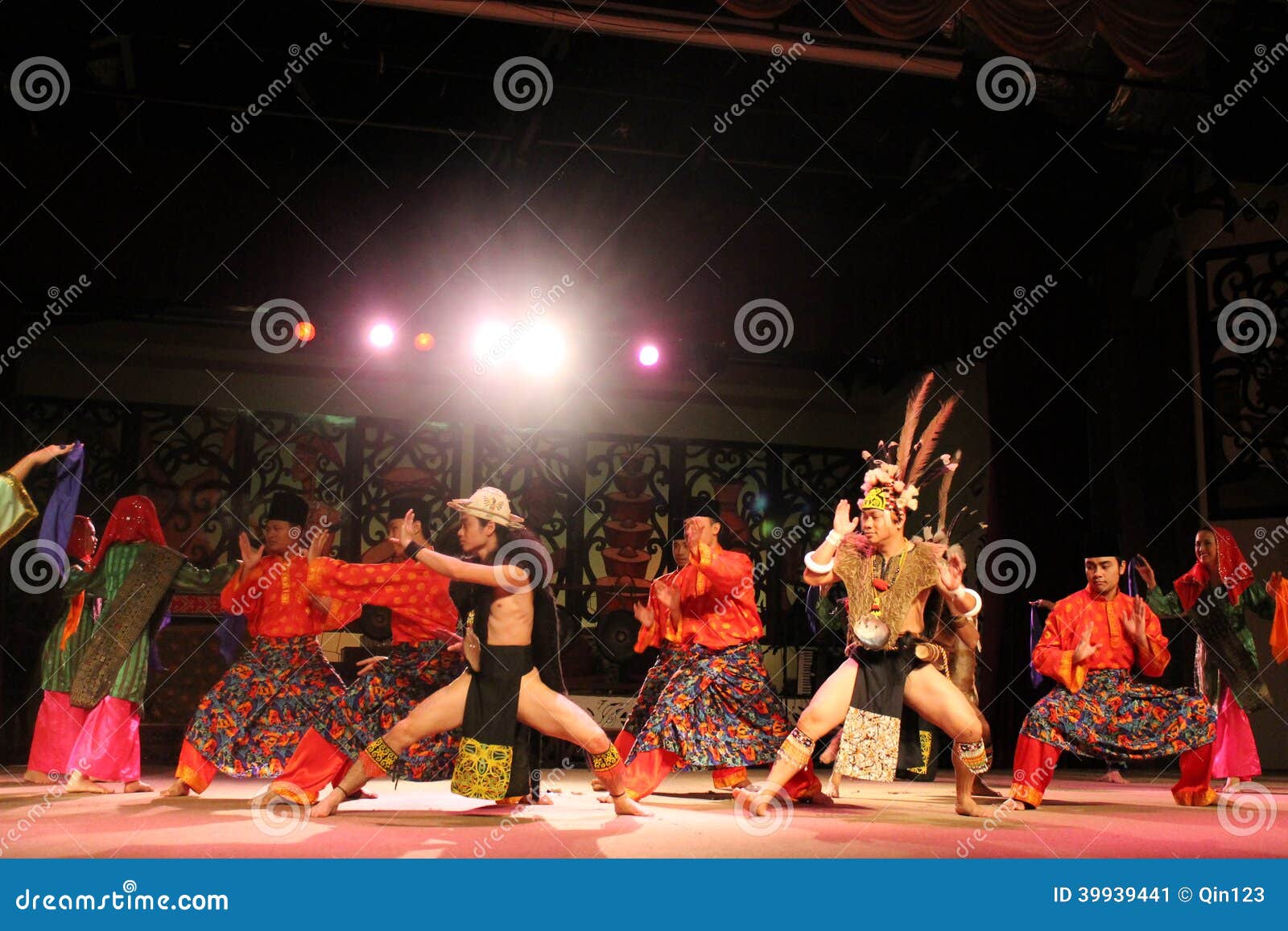 Aboriginal dance sarawak editorial photo. Image of malay - 39939441