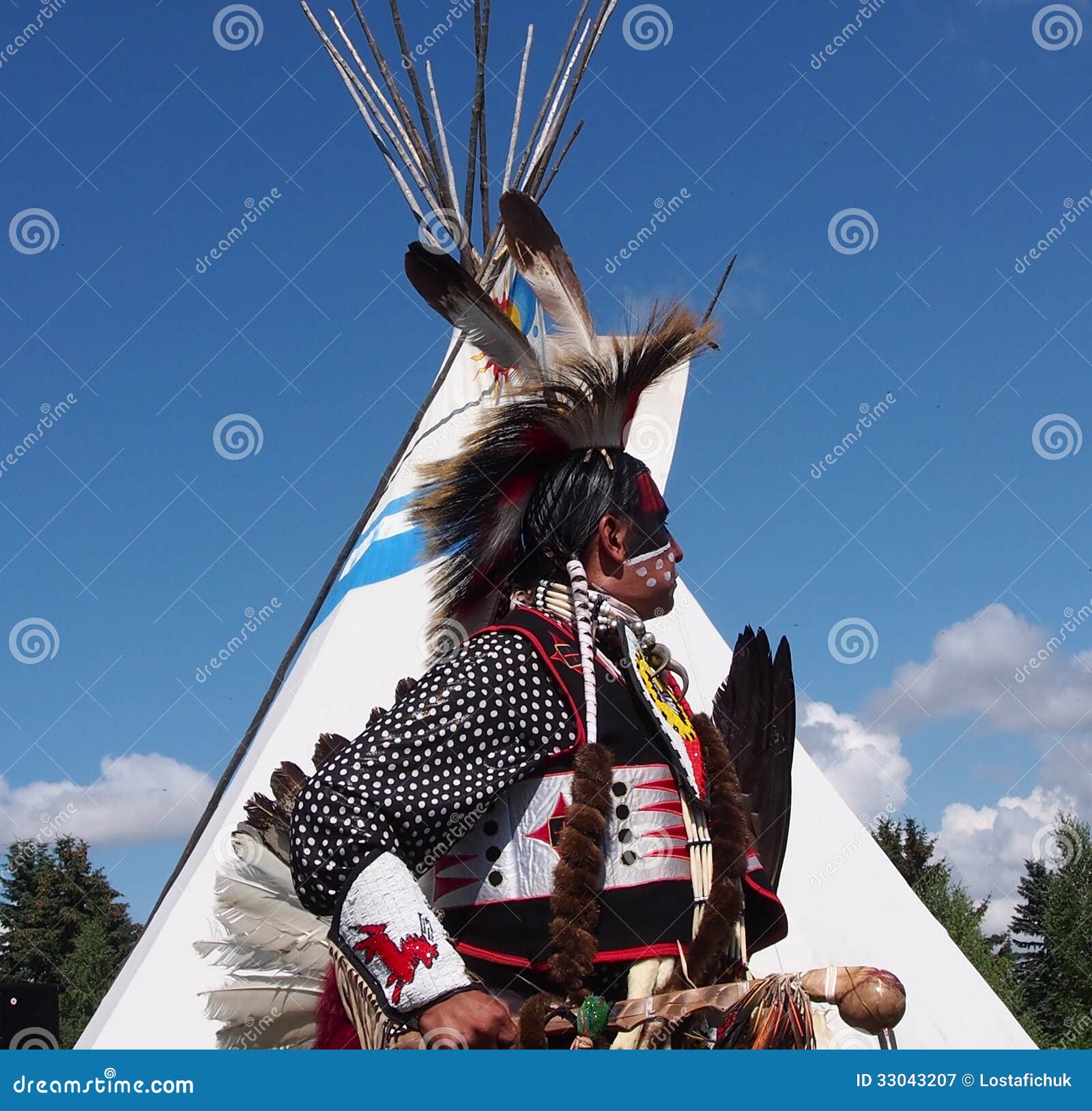 Aboriginal Dancer at Edmonton S Heritage Days 2013 Editorial ...
