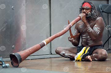 Aboriginal Didgeridoo Player Editorial Image - Image of musician ...