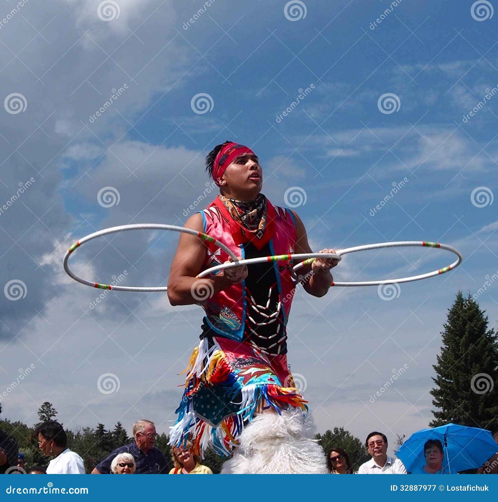 Aboriginal Hoop Dancer at Heritage Days Edmonton Alberta 2013 Editorial ...