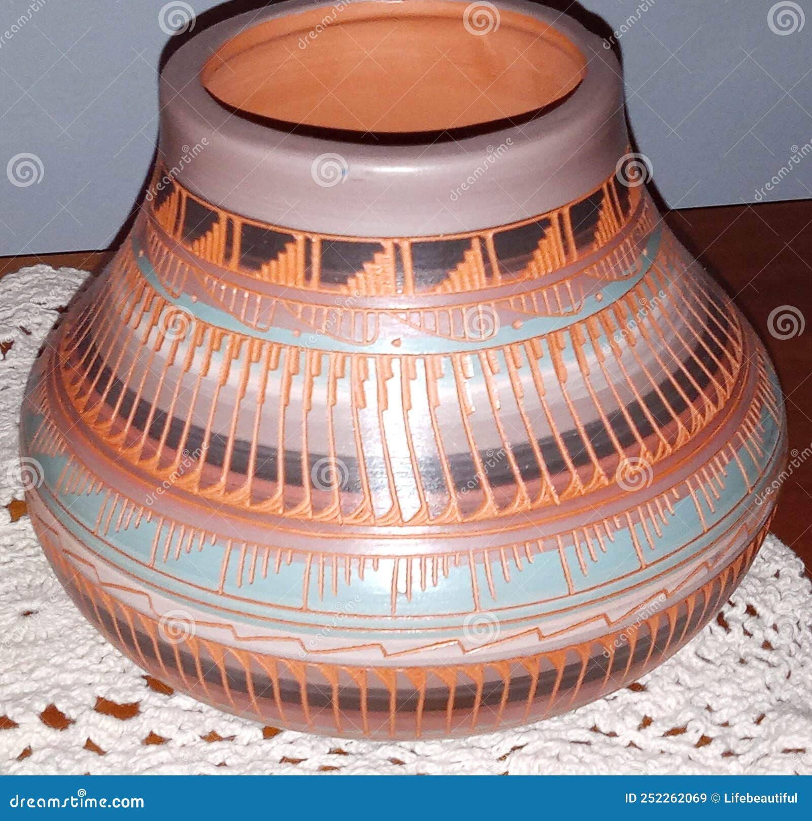 Aboriginal pottery stock image. Image of hand, pottery - 252262069