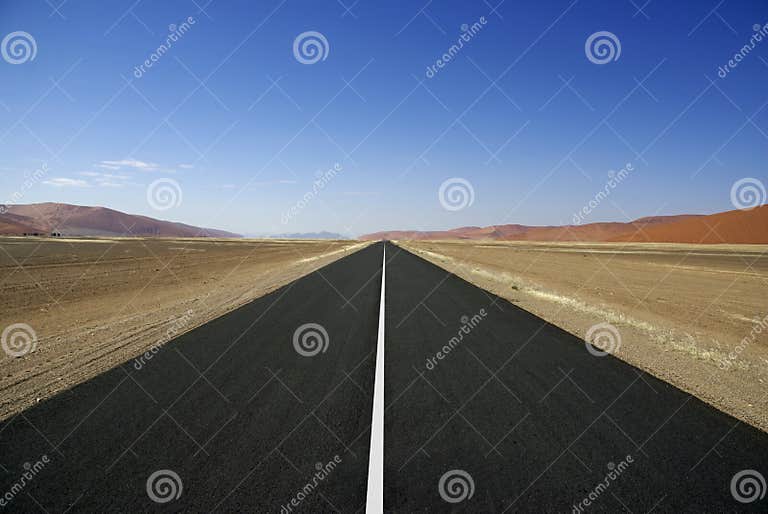 Abra el raod imagen de archivo. Imagen de seco, arena - 5484569