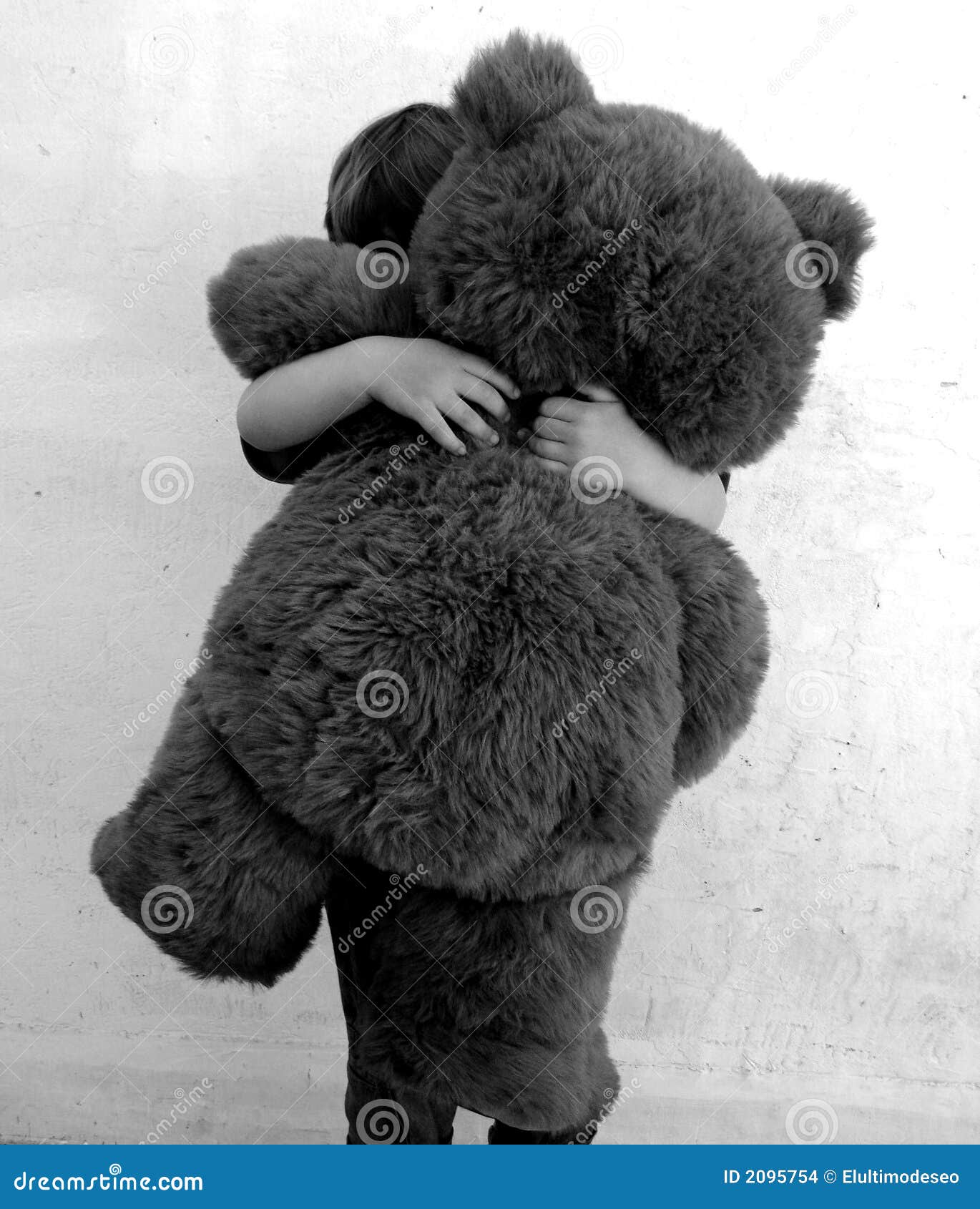 Abrazo de oso foto de archivo. Imagen de piel, acurrucarse - 2095754