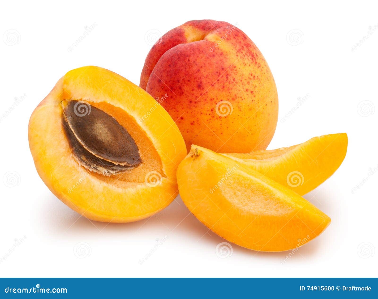 Abricots photo stock. Image du juteux, rouge, personne - 74915600