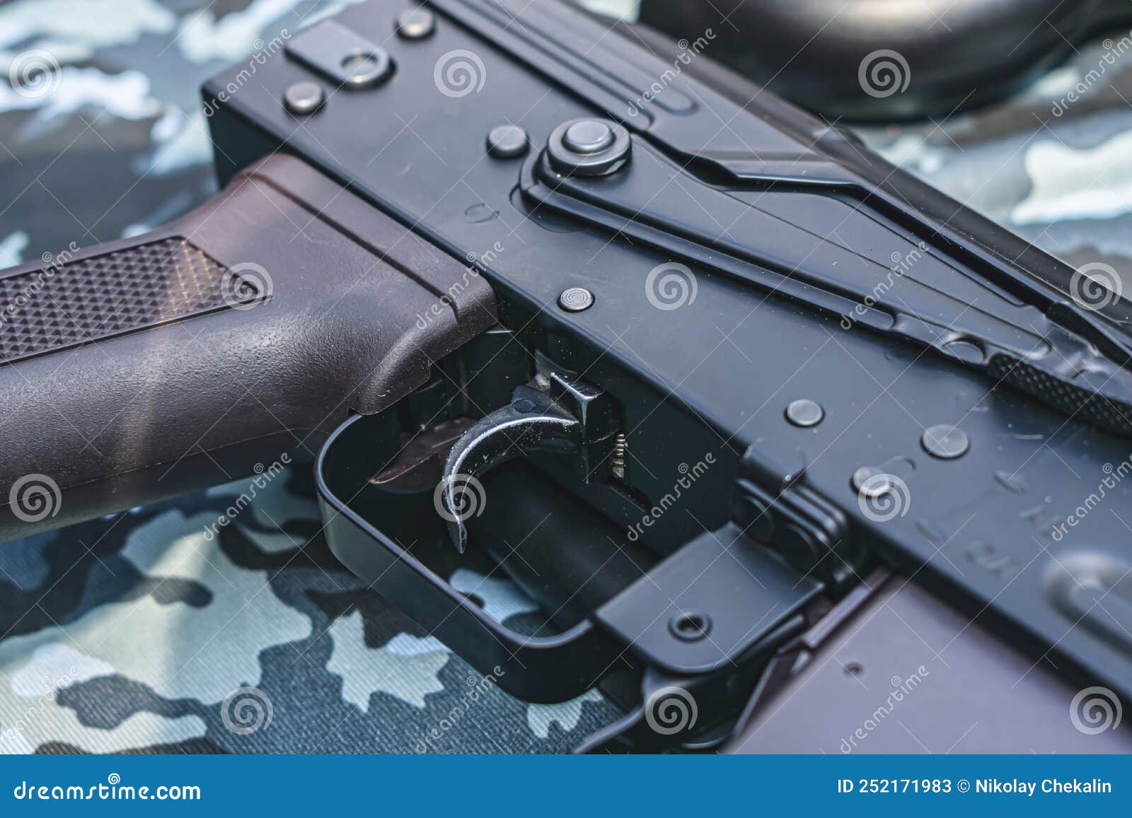 Abschuss Einer Schusswaffe Oder Luftwaffe Stockbild - Bild von taste ...