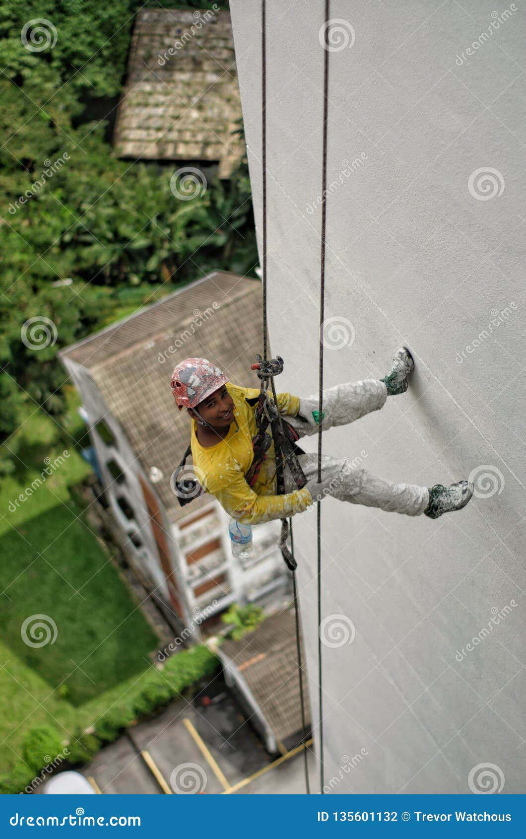 ABSEILING editorial photography. Image of kuala, building - 135601132