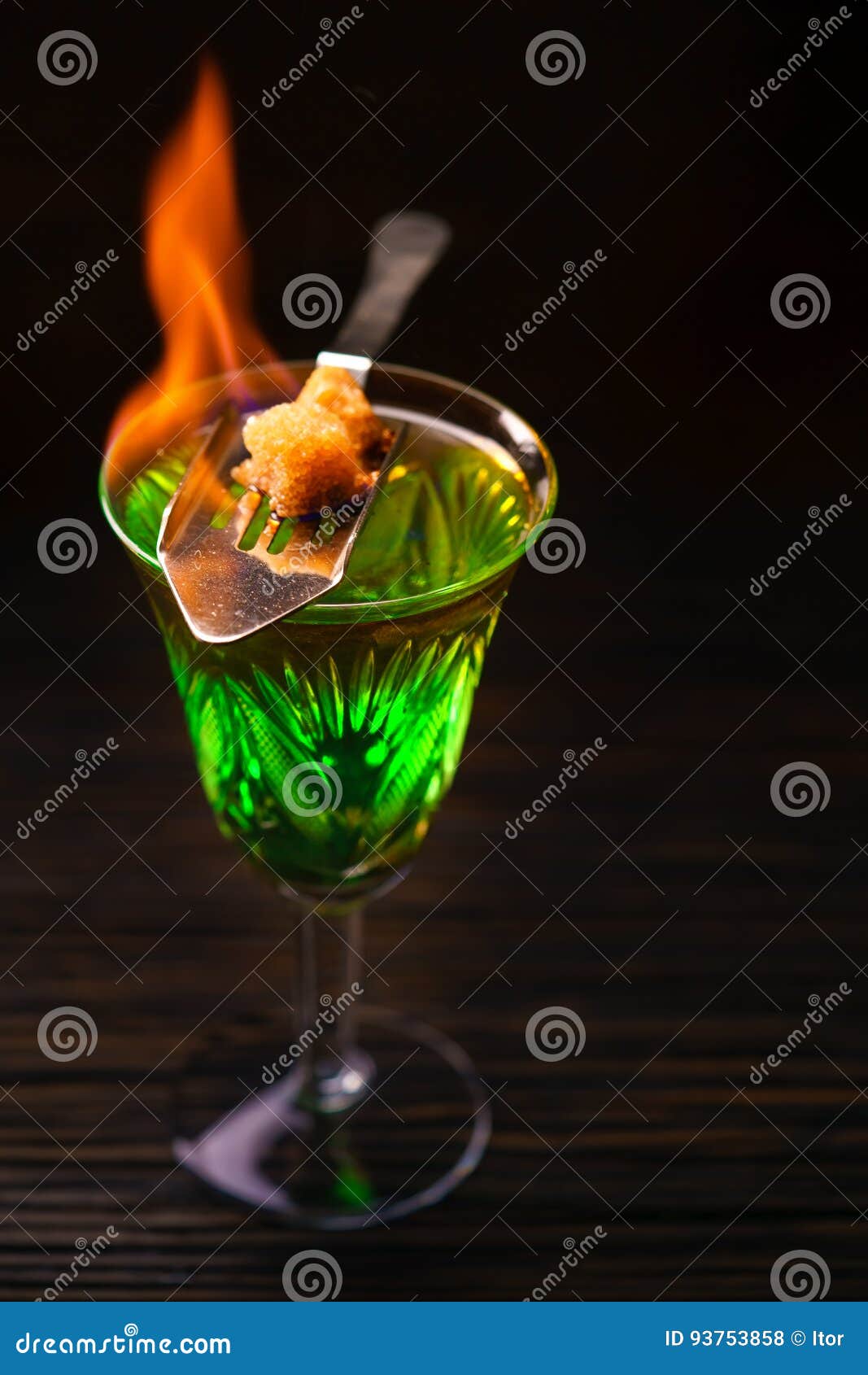 Absinthe Préparée Pour Le Boire Photo stock - Image du rafraîchissement ...