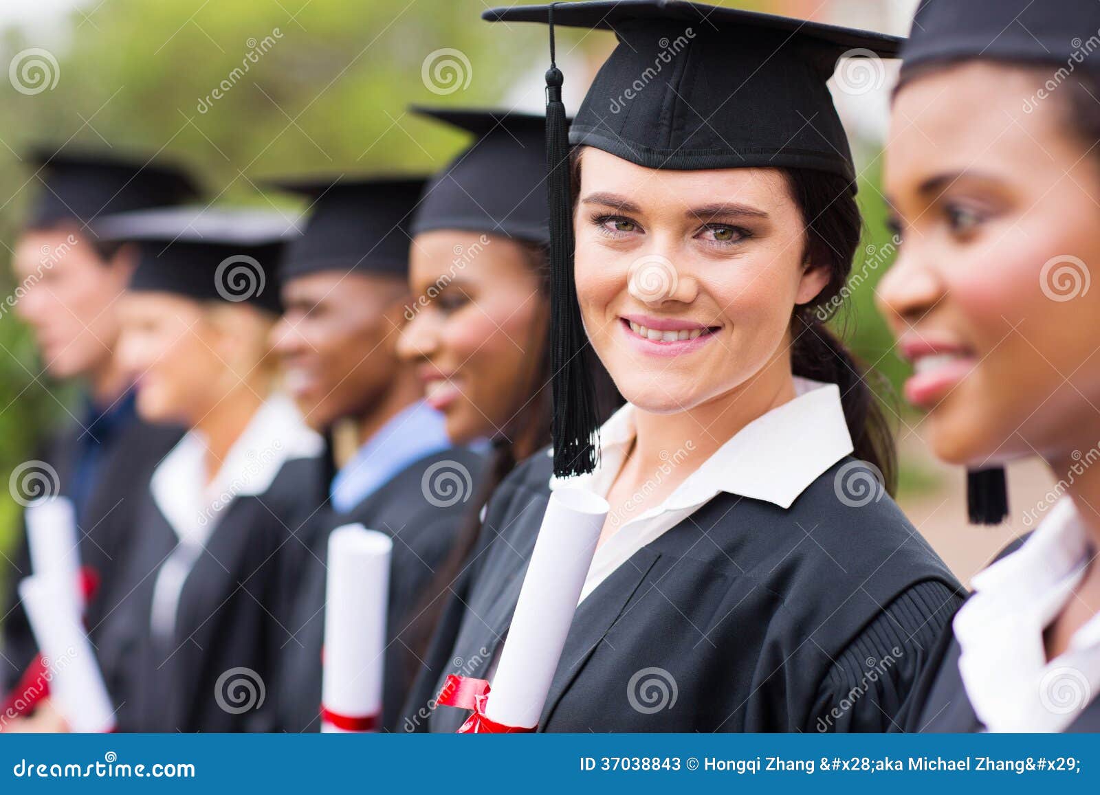 Absolvent an Der Staffelung Stockbild - Bild von überzeugt, gruppe ...