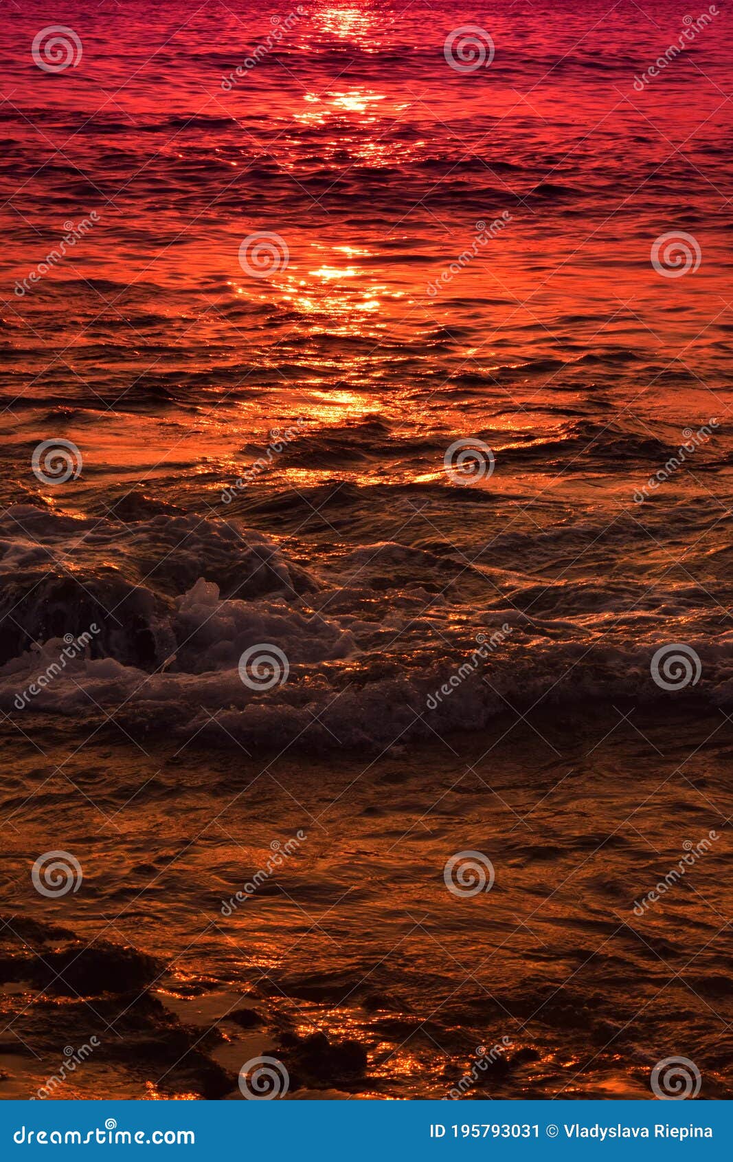 Abstract Gradient Texture of Sunset Reflection in the Sea Water Stock ...