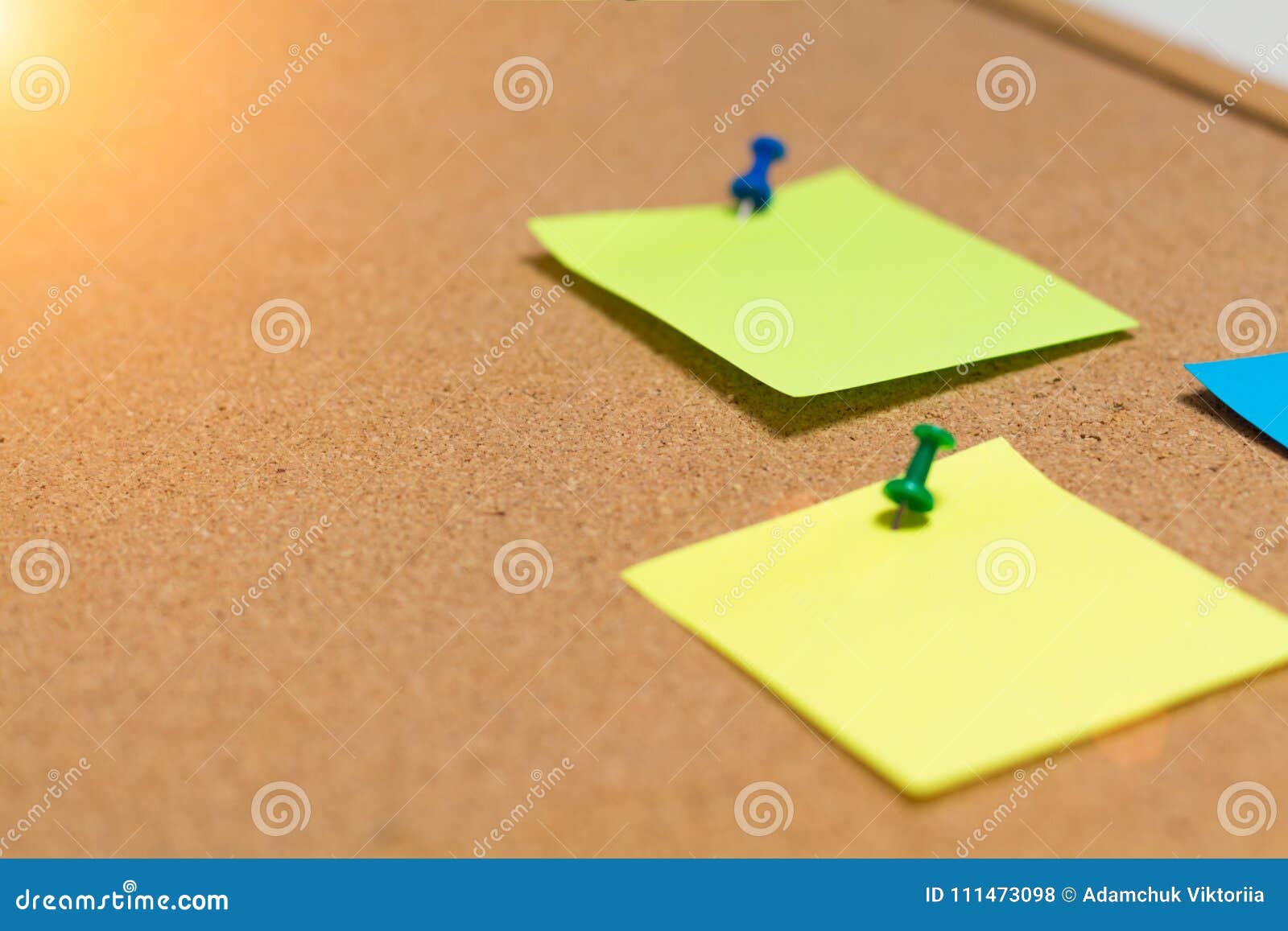 Abstract Green and Yellow Paper Note Pin on Cork Board. Blank Notes for ...