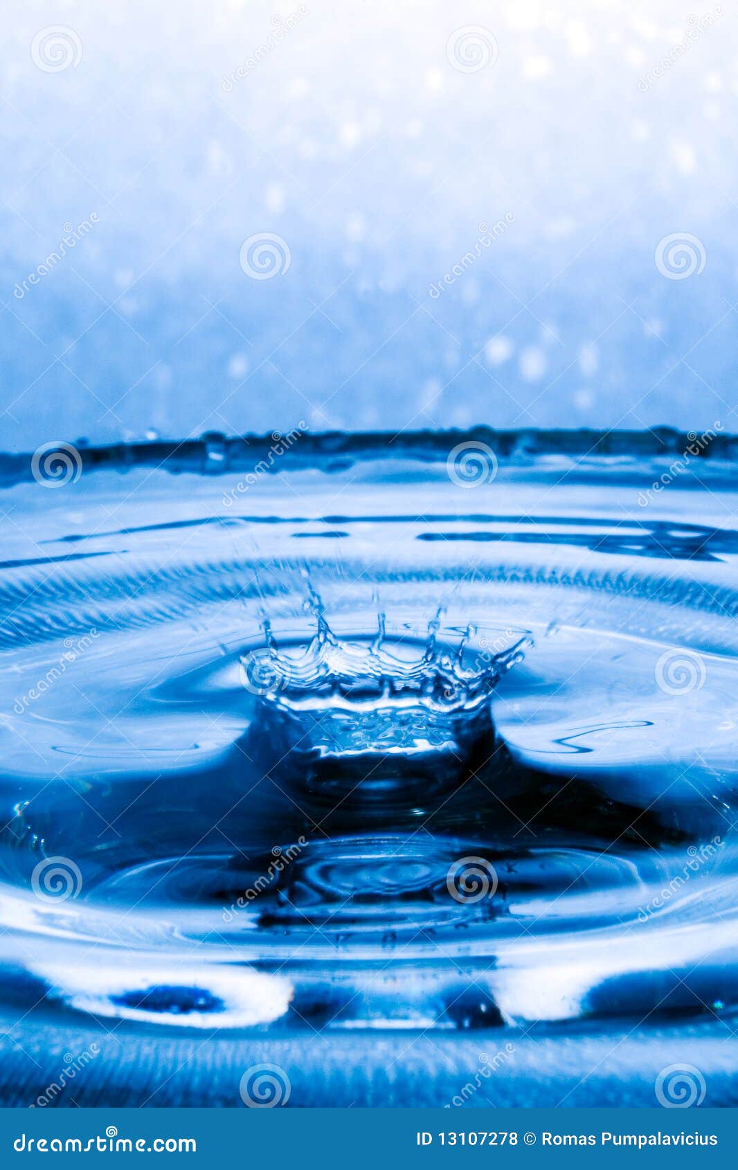 Abstract Water Splash Crown Stock Photo - Image of ripple, flow: 13107278
