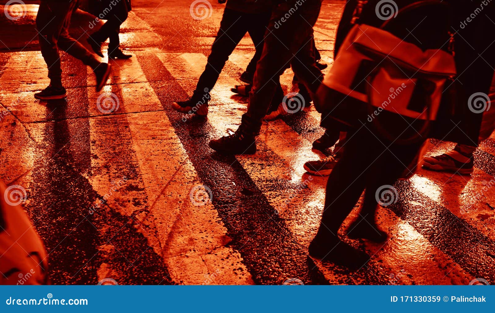 Abstract, Wazig Beeld Van NYC Straten Na Regen Met Reflecties Op Nat ... Abstract, Wazig Beeld Van NYC Straten Na Regen Met Reflecties Op Nat ...