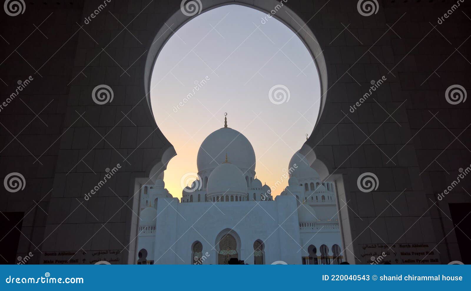 Abu Dhabi Sheikh Zayed Mosque Stock Image - Image of symmetry, column ...