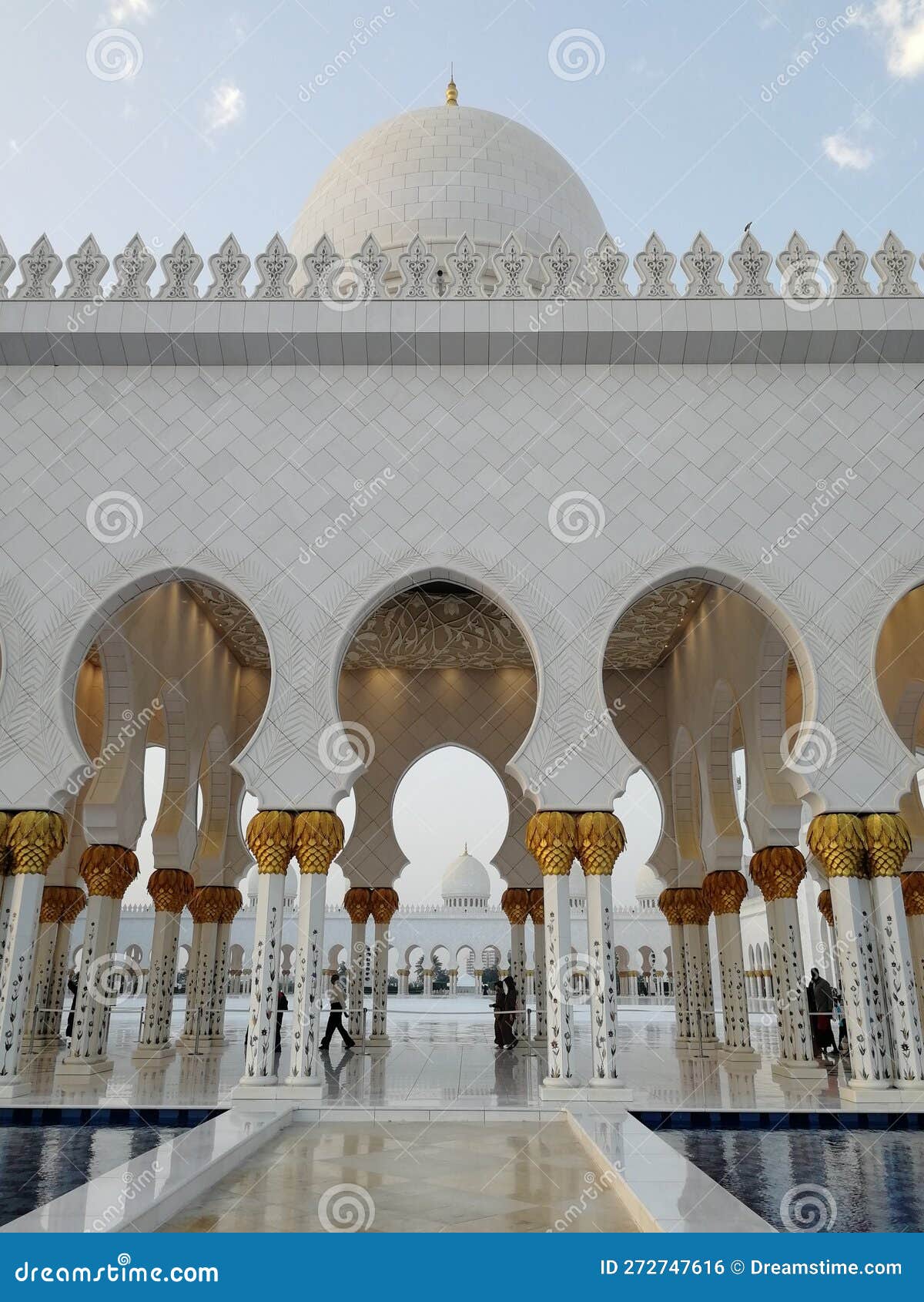 Abu Dhabi Sheikh Zayed Mosque Stock Photo - Image of column, dhabi ...
