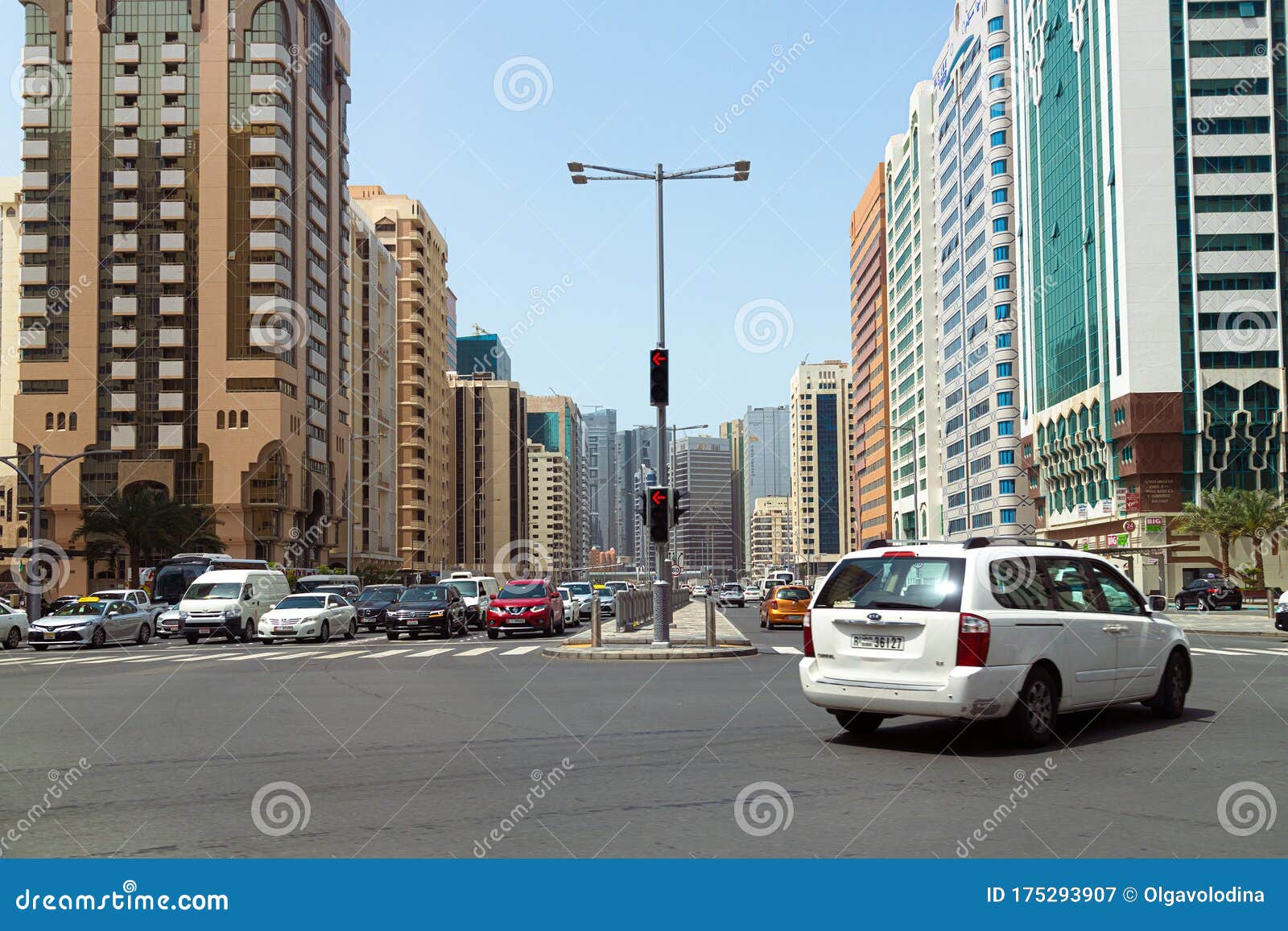 Abu Dhabi Uae Marzo 2019. Strada Sheik Zayed Bin Sultan Fotografia ...