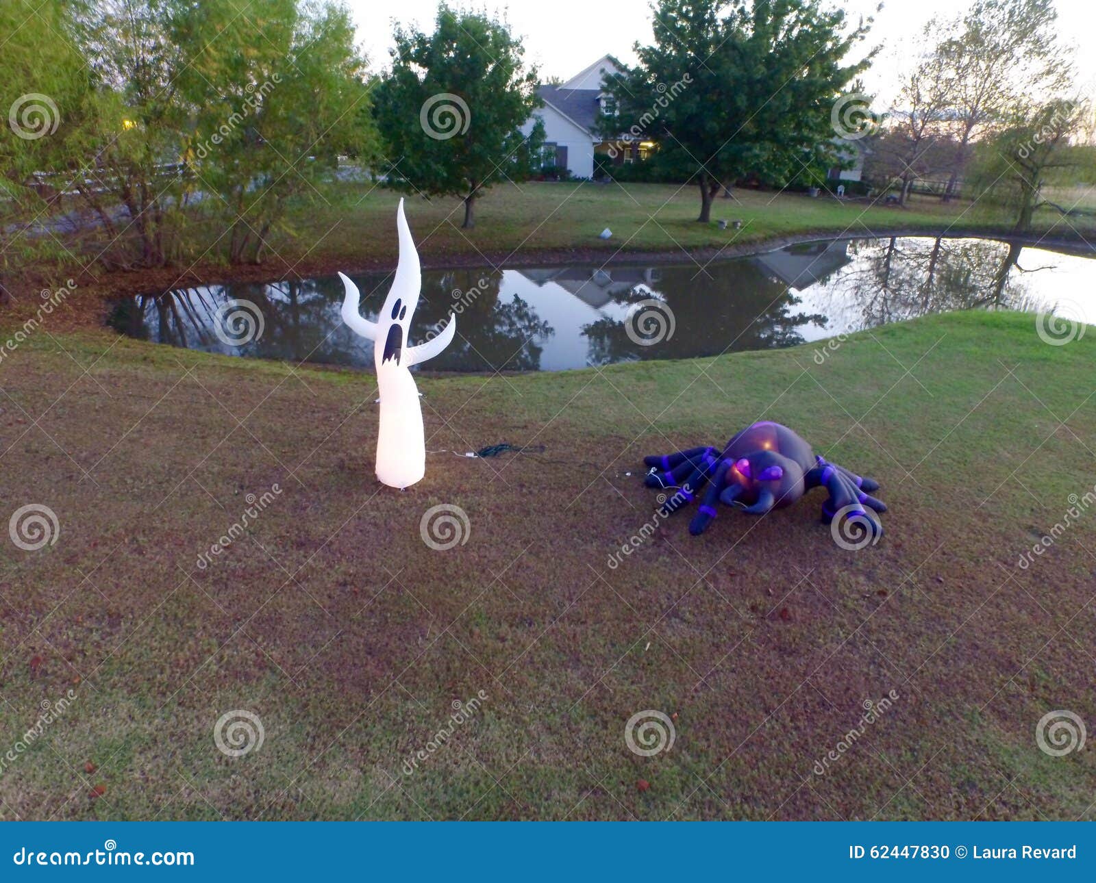 ¡Abucheo!!! foto de archivo. Imagen de acreencia, fantasmas - 62447830