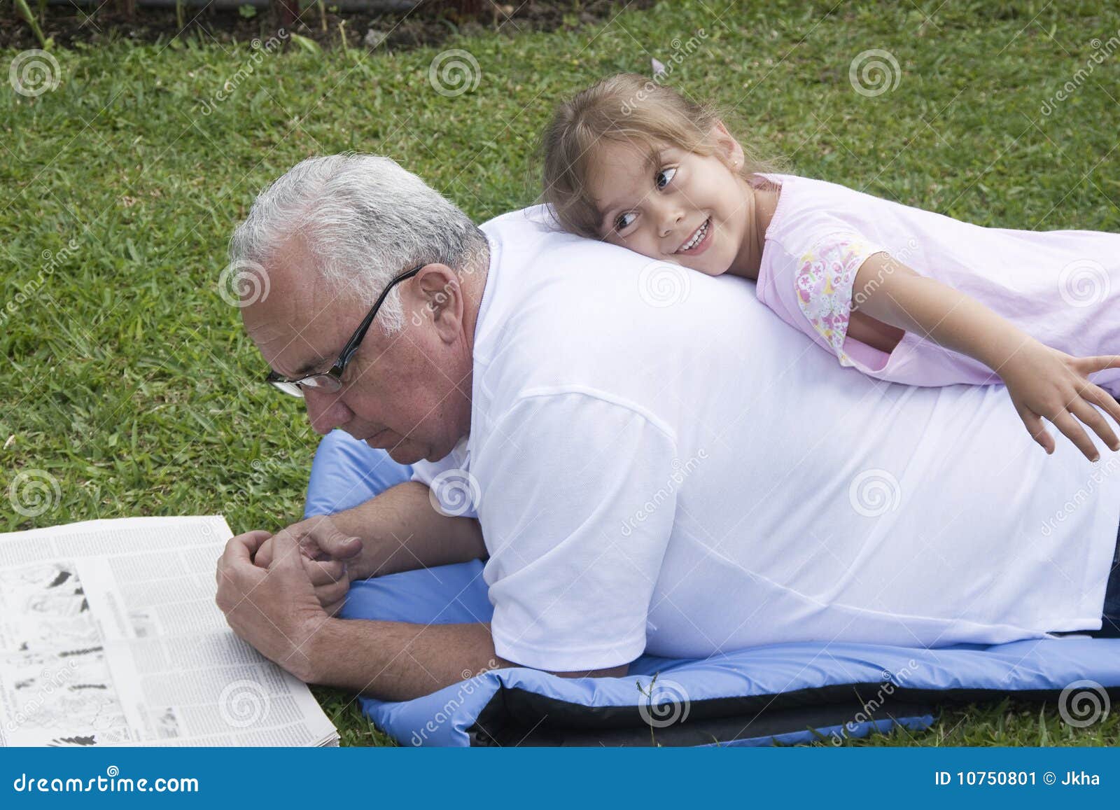 Abuelo y nieta imagen de archivo. Imagen de caras, hispanico - 10750801