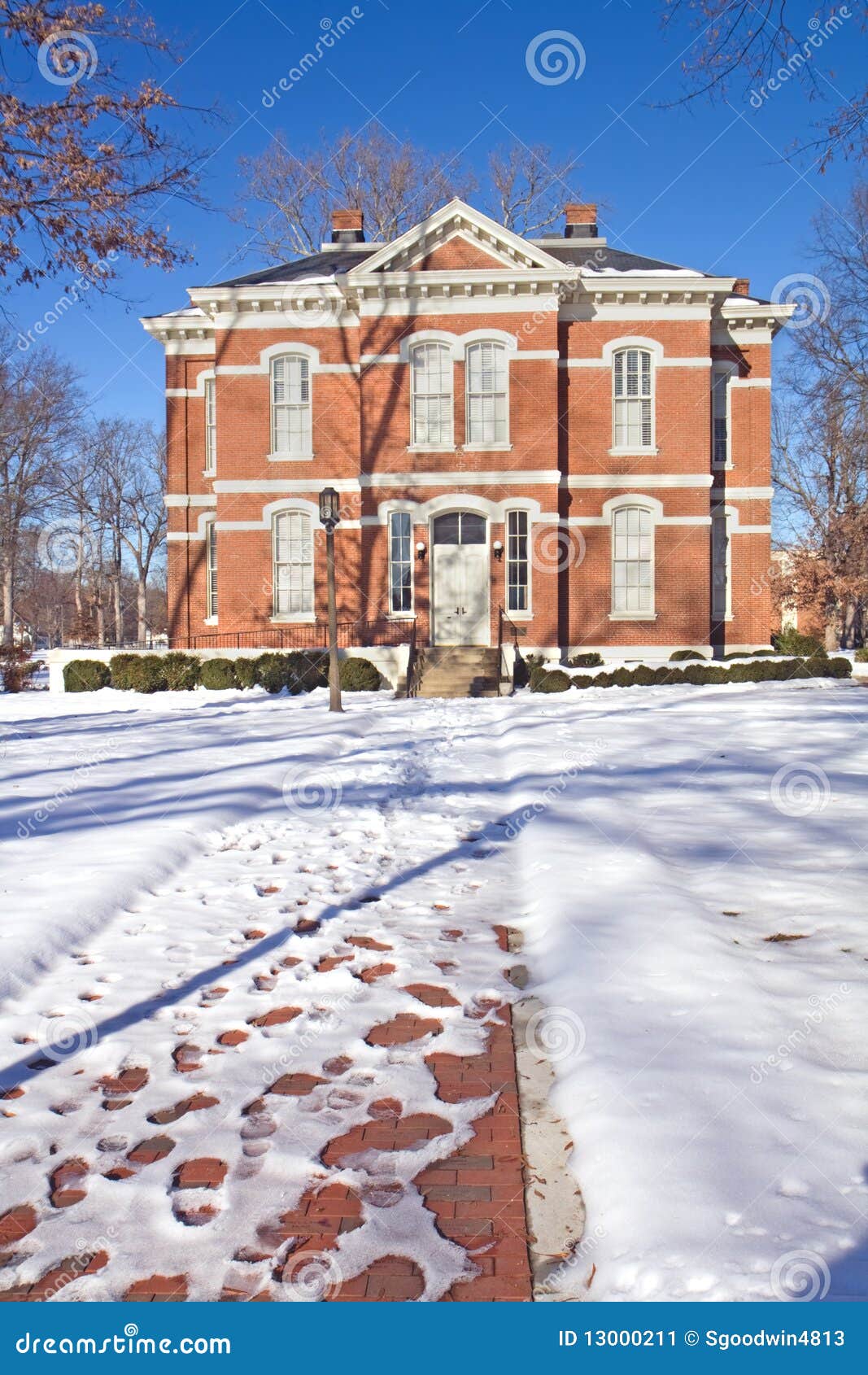 Academic Building on a College Campus Vertical Stock Image - Image of ...
