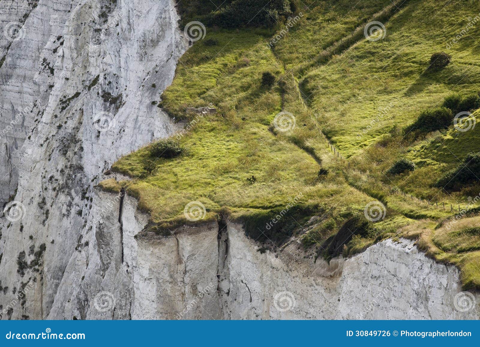 Acantilado escarpado foto de archivo. Imagen de acantilado - 30849726