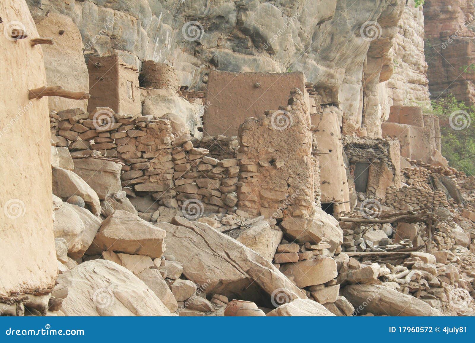 Acantilados de Bandiagara foto de archivo. Imagen de arena - 17960572