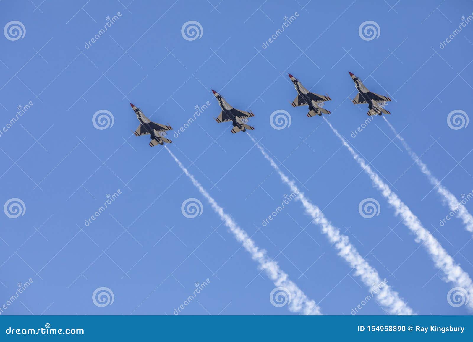Acceleration by the Thunderbirds Editorial Image - Image of airforce ...