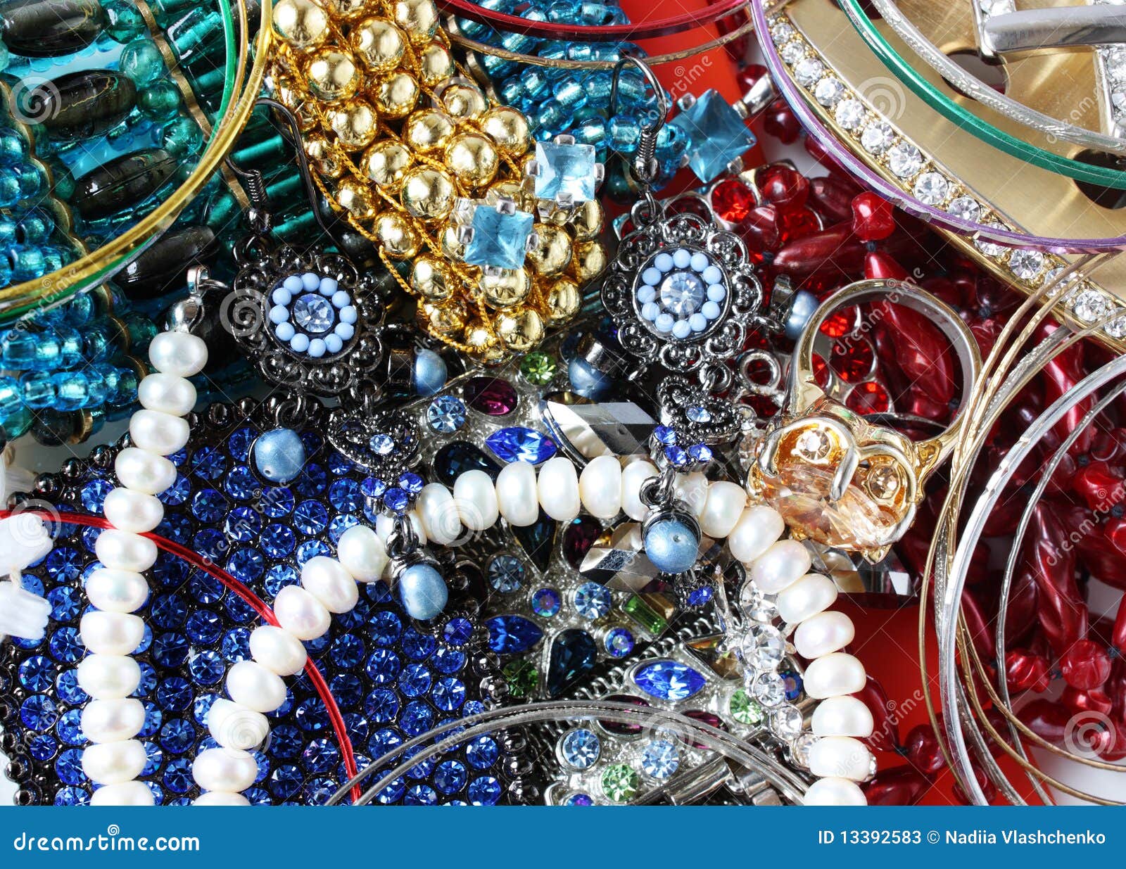 Accesorios femeninos imagen de archivo. Imagen de aguja - 13392583