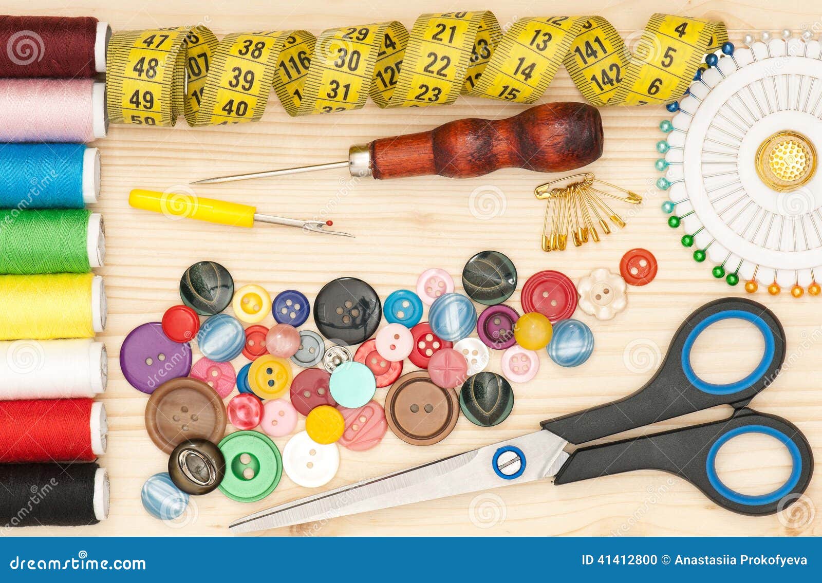 Accessori di cucito fotografia stock. Immagine di punteruolo - 41412800