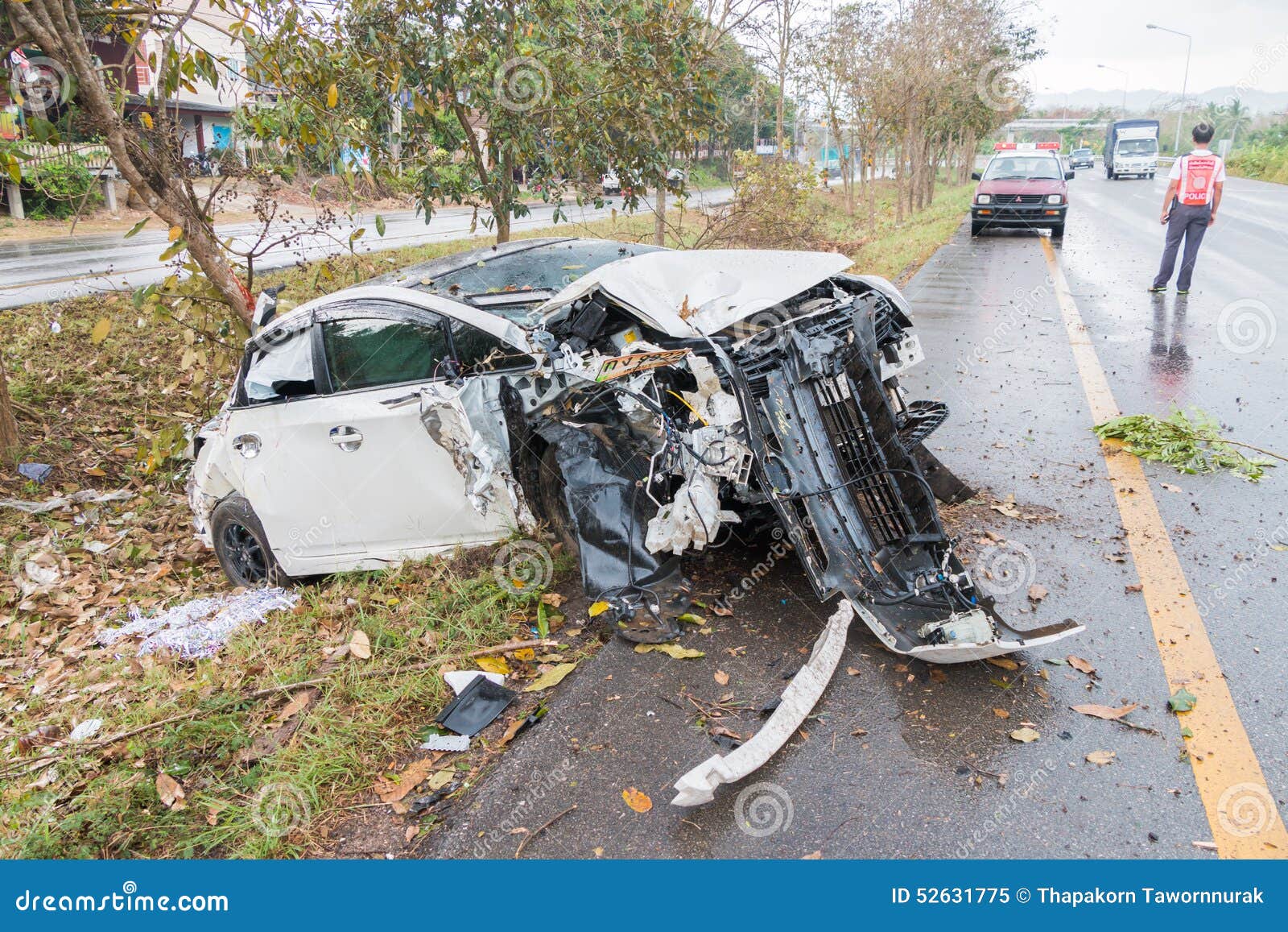 Accident Car Crash with Tree Editorial Image - Image of bent, disaster ...