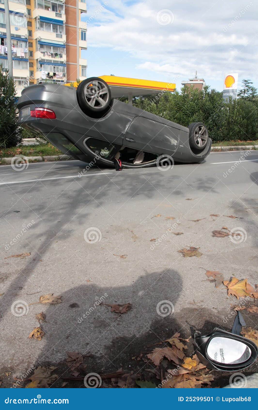 Accident Car Overturned in the Middle of the Road Editorial Photo ...