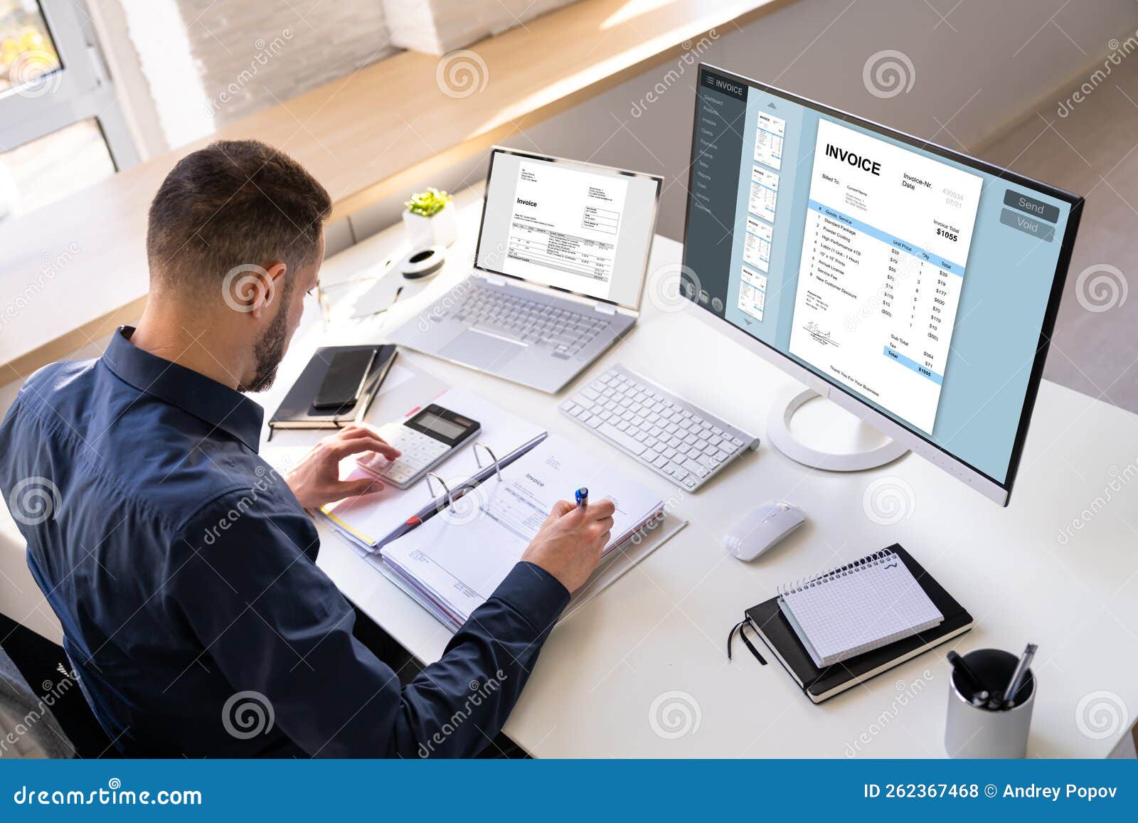 Accountant Using E Invoice Software at Computer Stock Photo - Image of ...