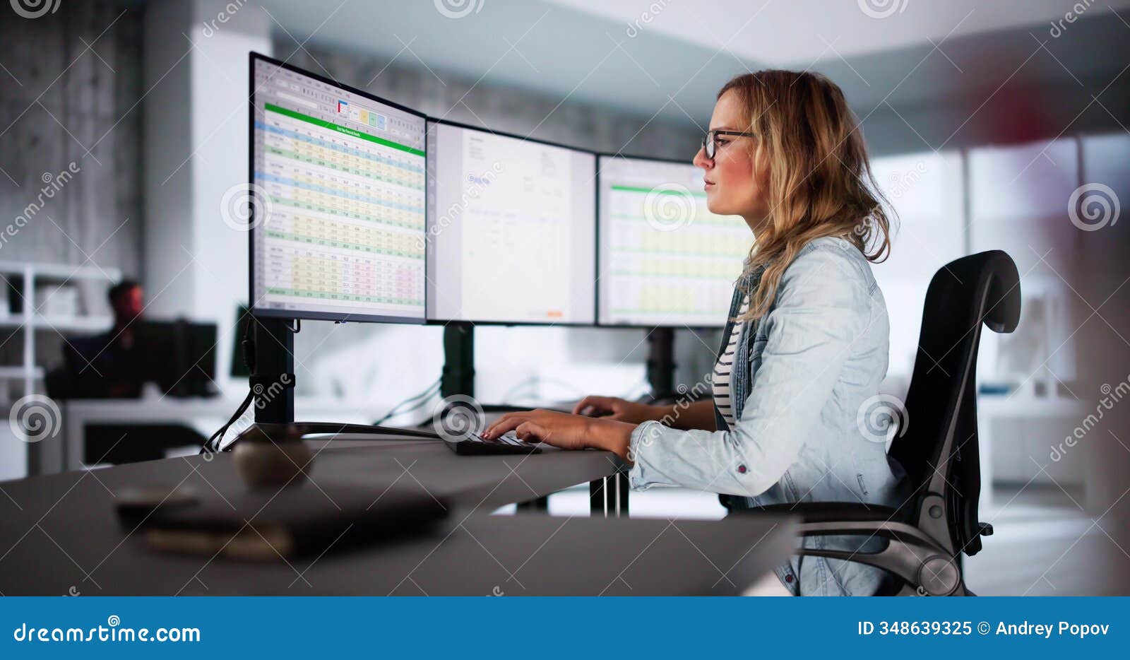 Accountant Using E Invoice Software at Computer Stock Image - Image of ...