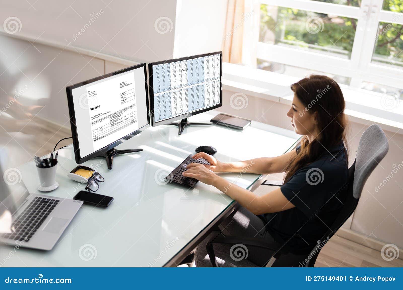 Accountant Using E Invoice Software at Computer Stock Image - Image of ...