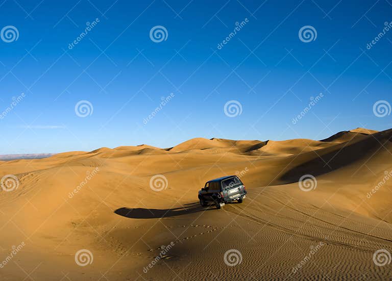 Accross sahara desert stock image. Image of isolation - 9436233