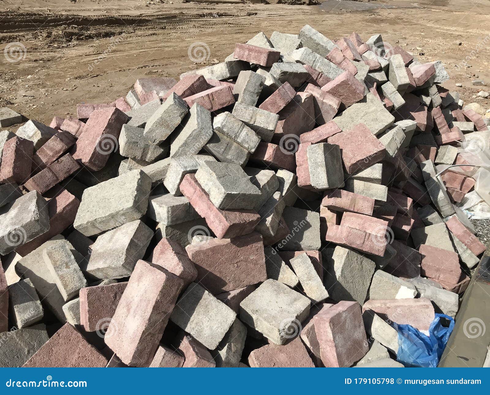 Accumulation of Interlocking Stones instead of Stacking in a ...