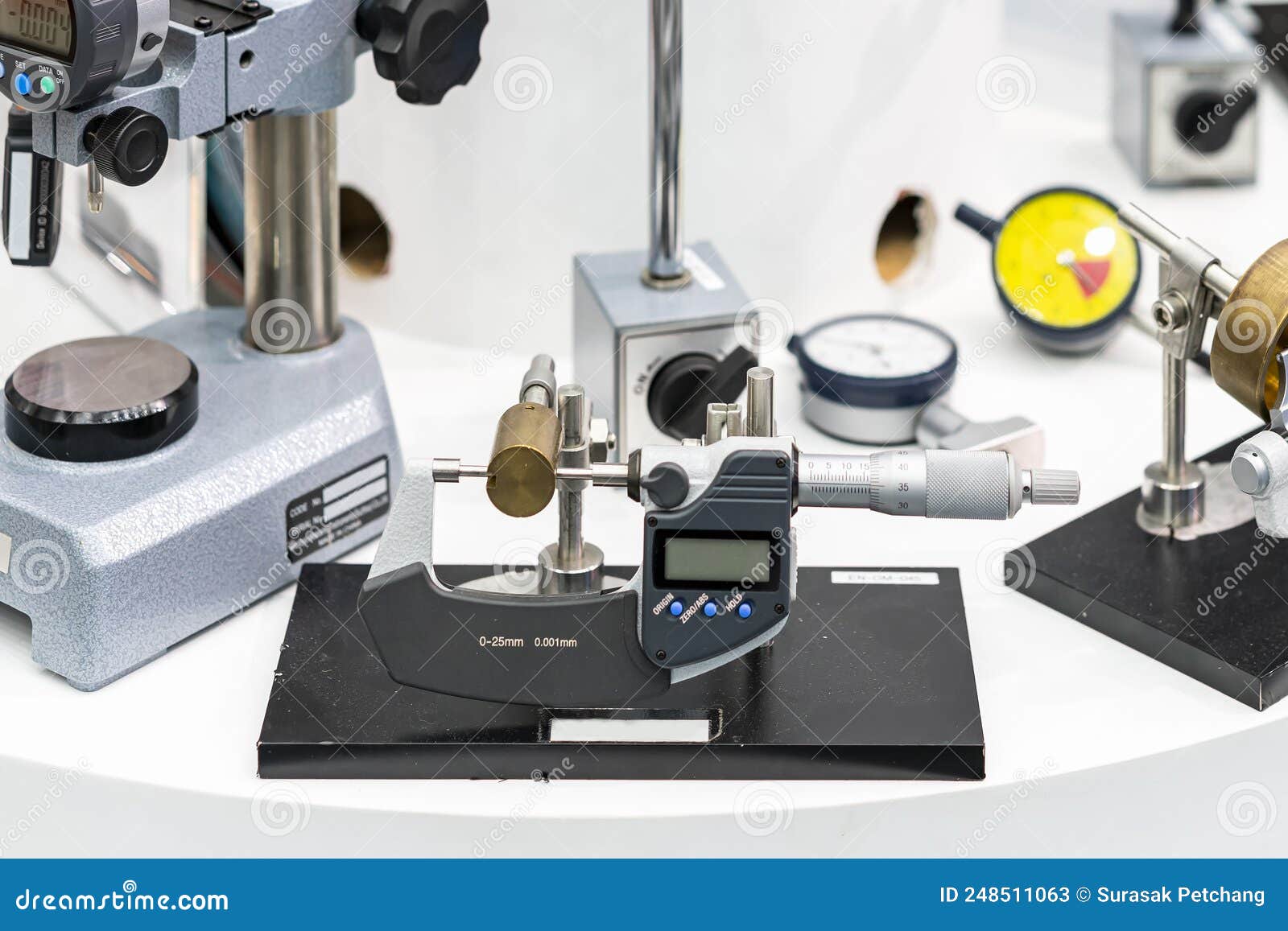 Accuracy and Precision Digital Micrometer Equipment for Measuring ...