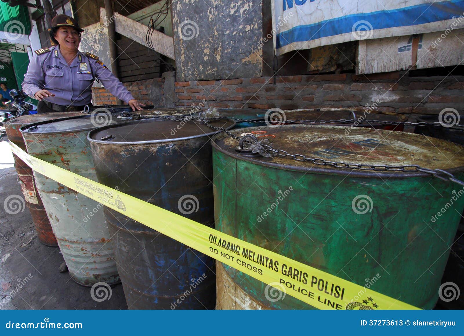 Aceite Combustible Almacenado Foto de archivo editorial - Imagen de ...