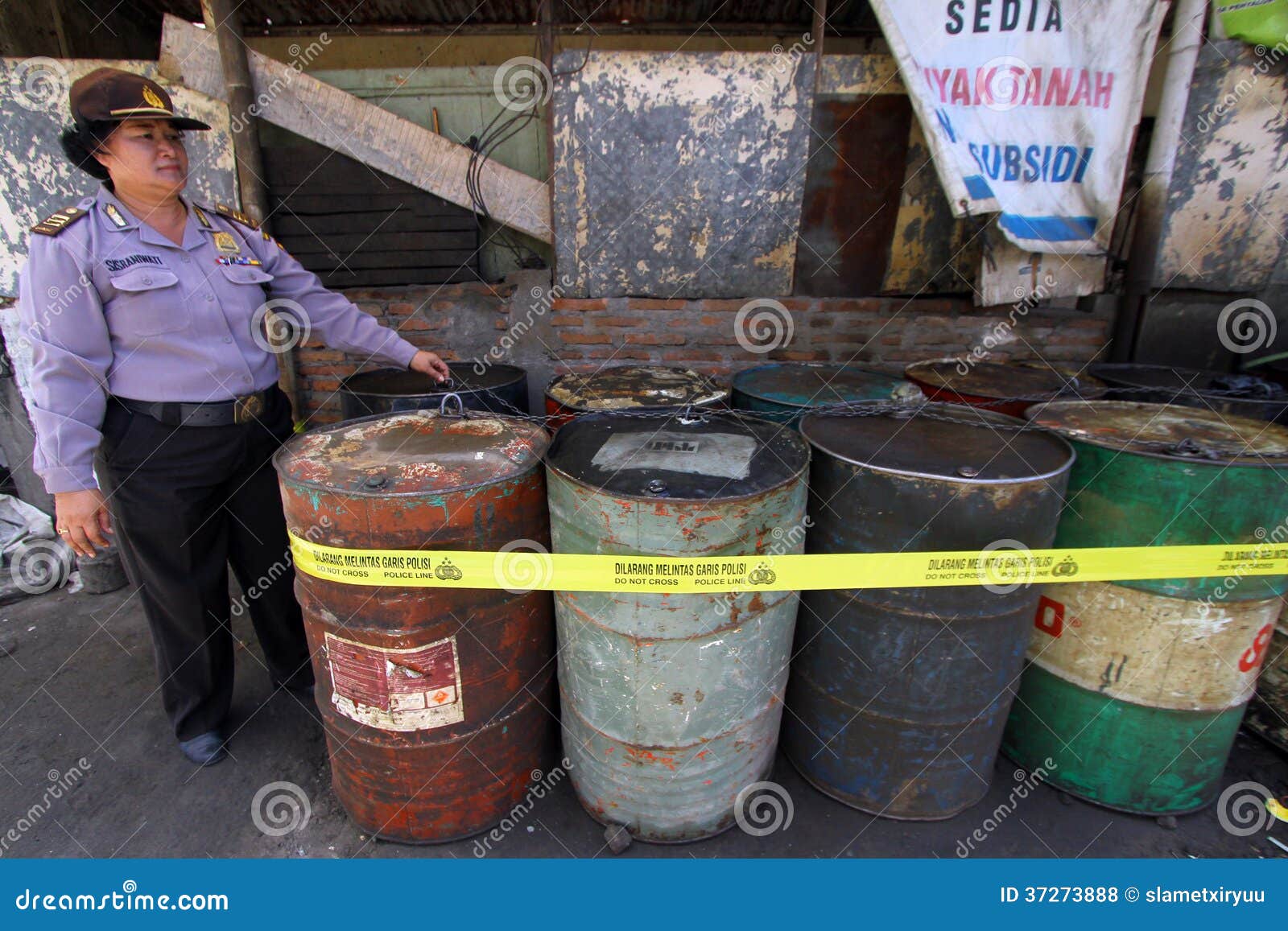 Aceite Combustible Almacenado Foto de archivo editorial - Imagen de ...