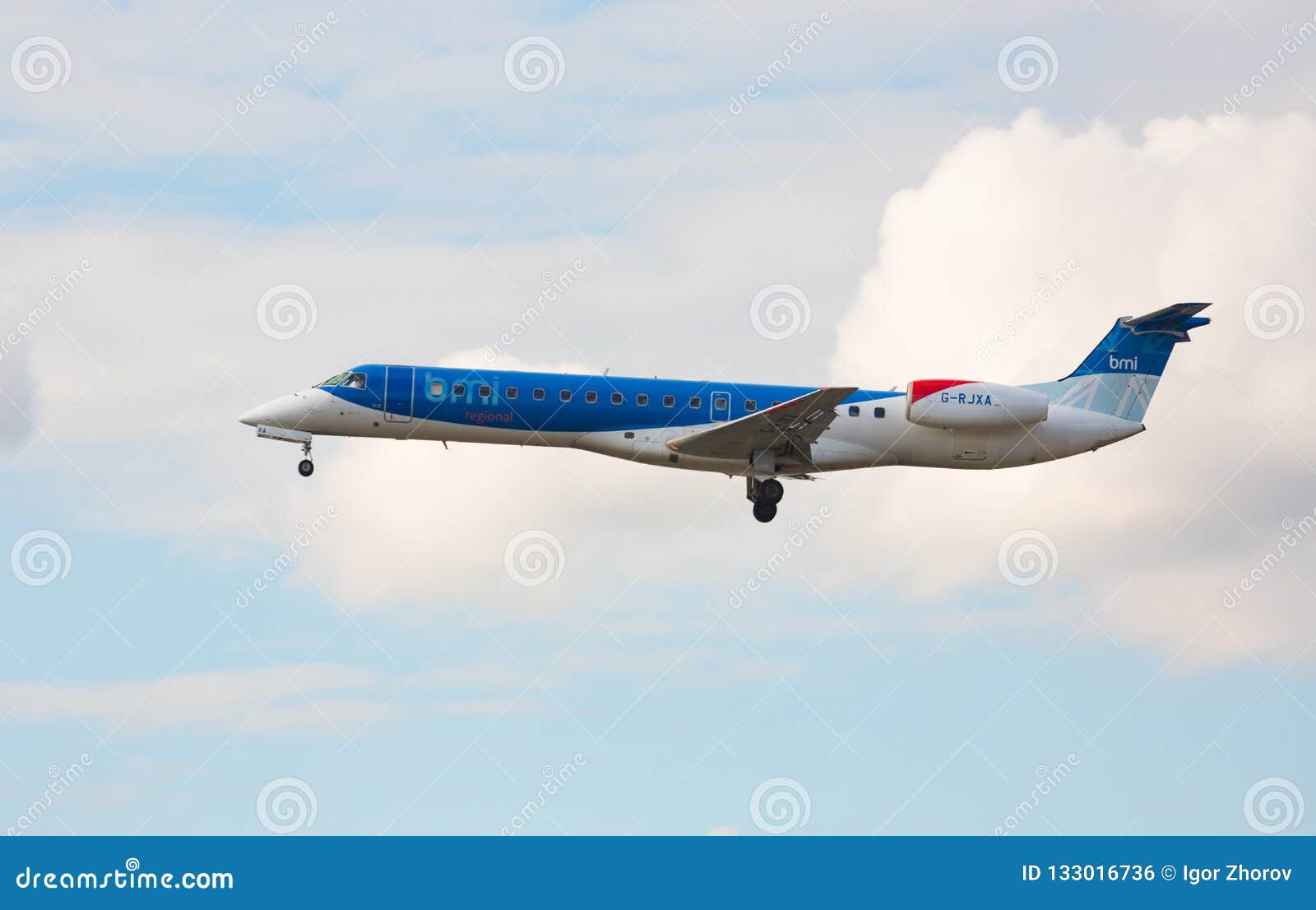 Acercamiento Y Aterrizaje De Embraer Flybmi Foto editorial - Imagen de ...