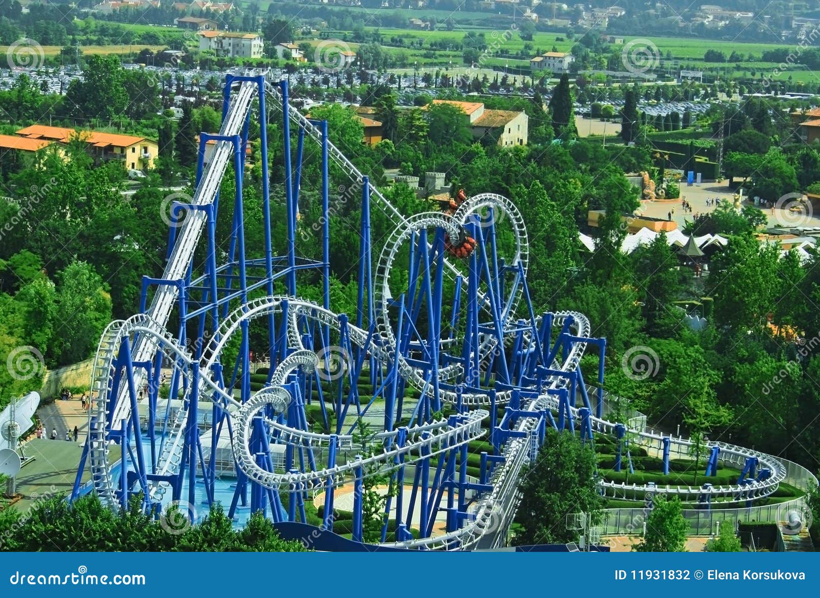 Achtbaan stock foto. Image of straat, genoegen, vermaak - 11931832