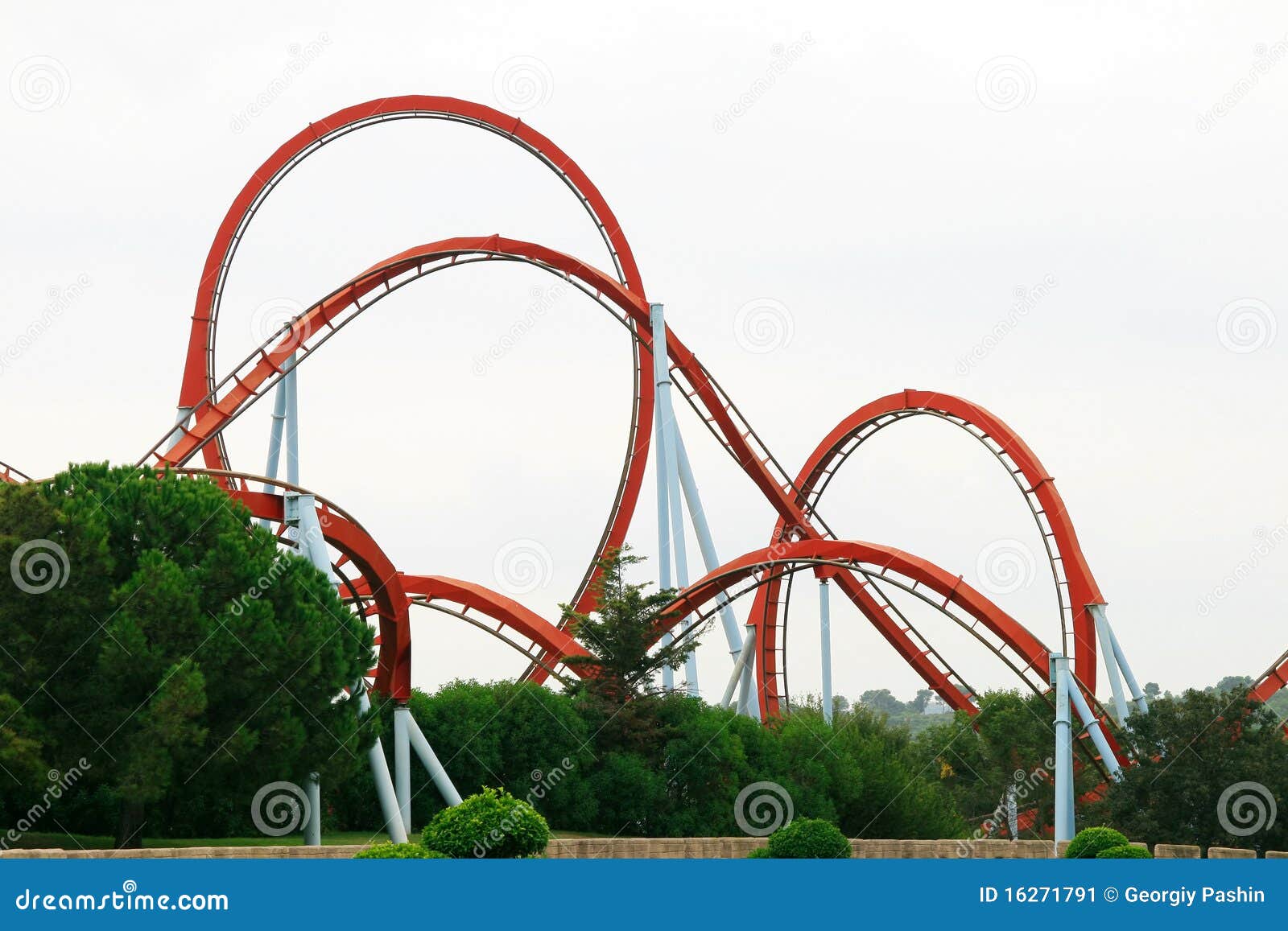 Achtbaan stock afbeelding. Image of pret, actie, vreugde - 16271791