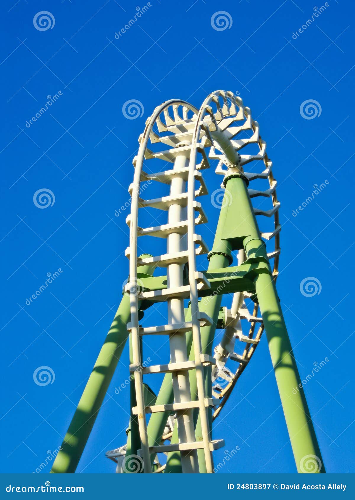 Achtbaan stock afbeelding. Image of spel, extreem, achtergrond - 24803897