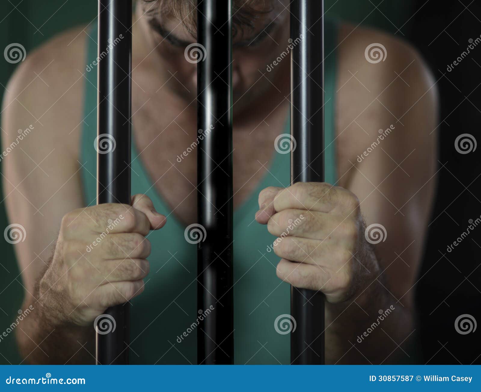 Achter de tralies stock afbeelding. Image of verslaafde - 30857587