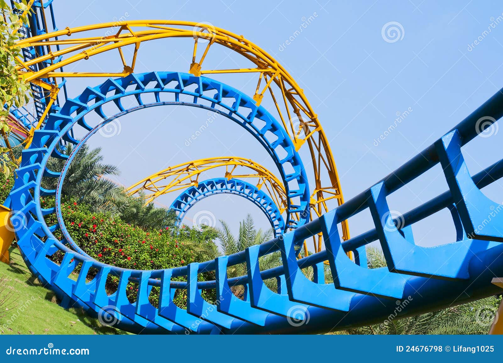 Achterbahn stockfoto. Bild von riesig, schnell, regelkreis - 24676798