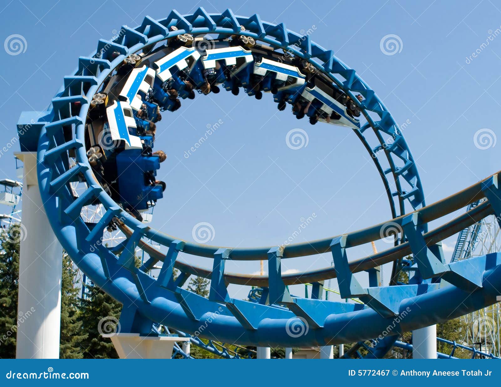 Achterbahn stockbild. Bild von freizeit, teich, bewegung - 5772467