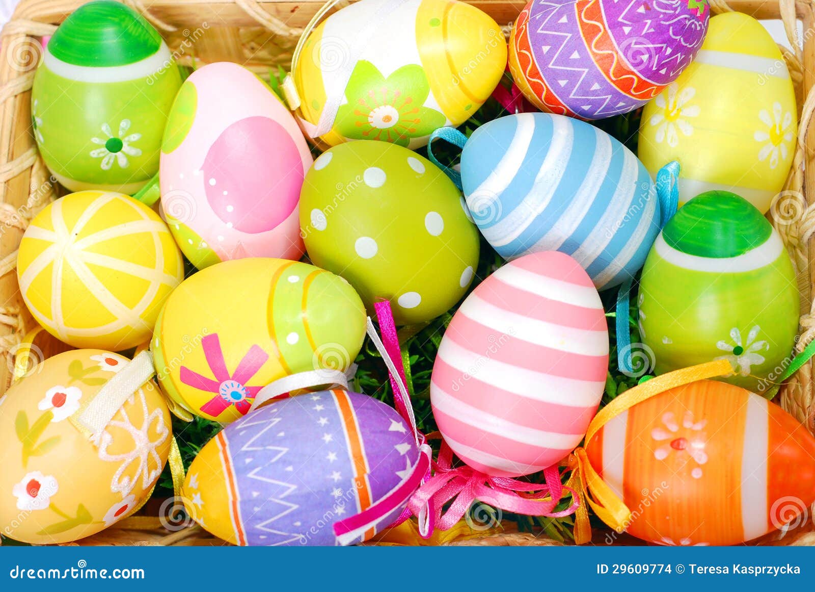 Achtergrond Met Pasen Geschilderde Eieren Stock Foto - Image of ...