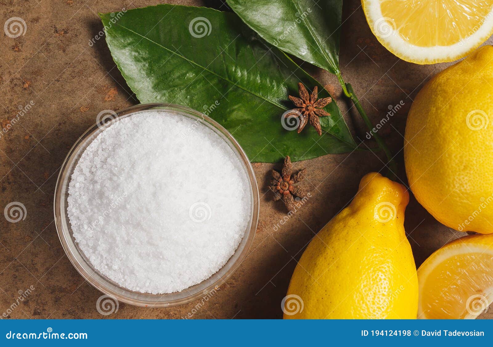 Acide Citrique Et Citrons Sur Le Sol En Pierre Photo stock - Image du ...