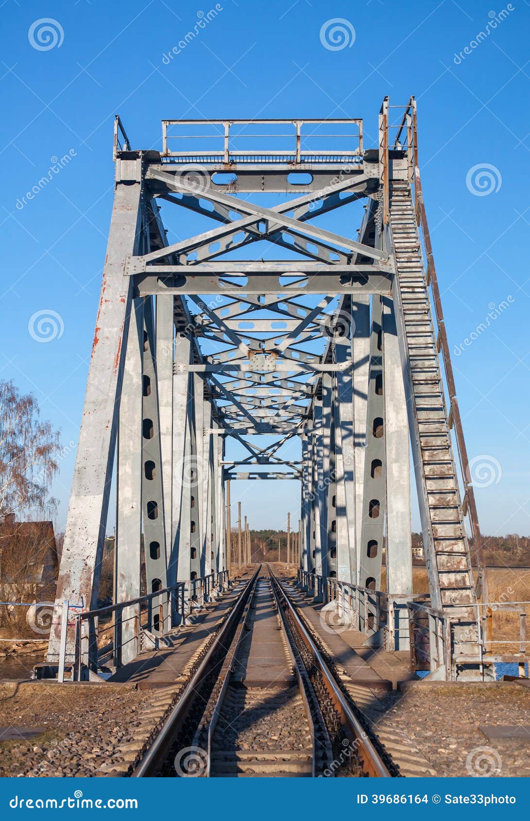 ACIER DE PONT EN TRAIN DE BOX-GIRDER. Photo stock - Image du trame ...