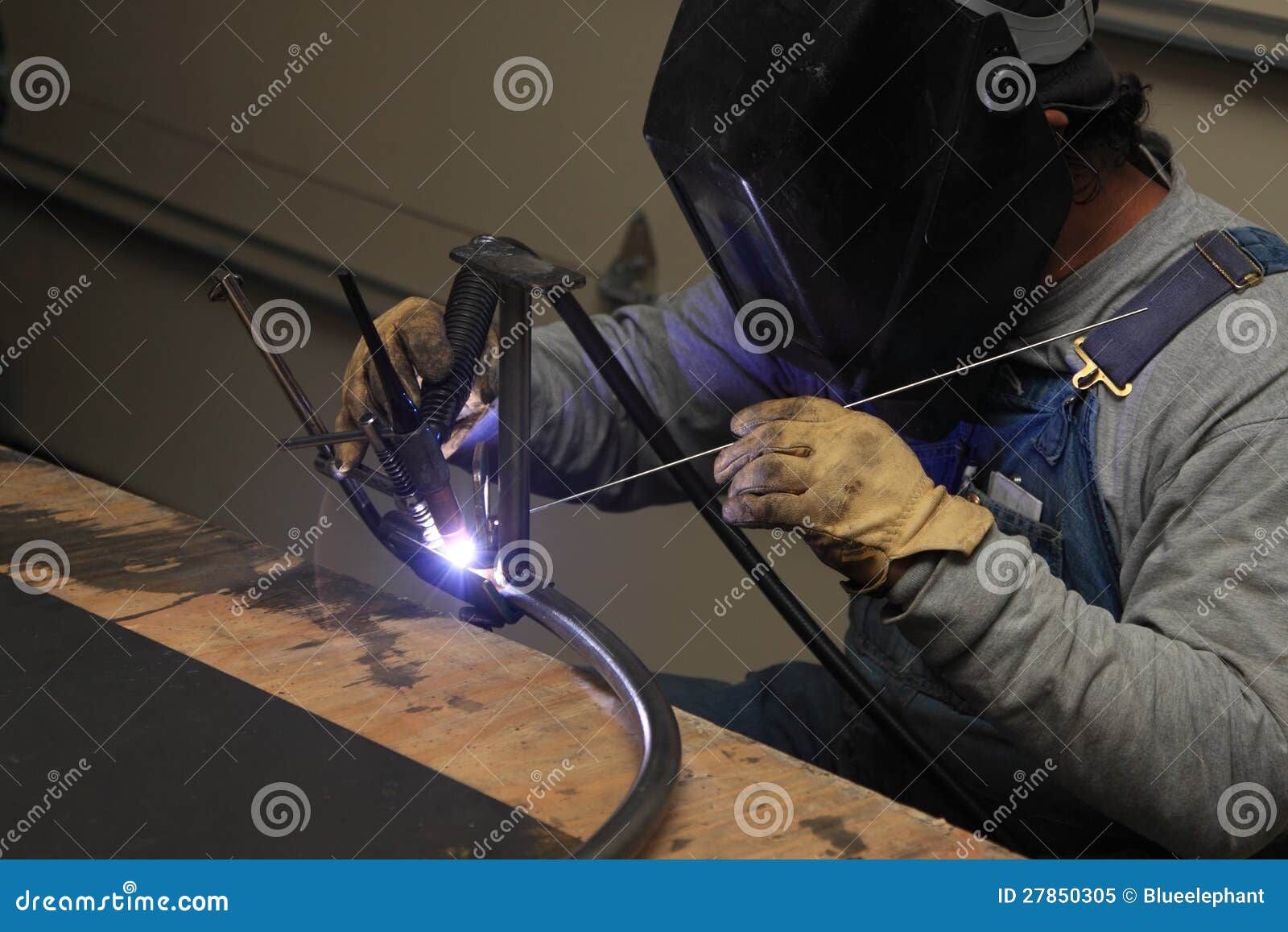 Acier de soudure image éditorial. Image du incendie, casque - 27850305