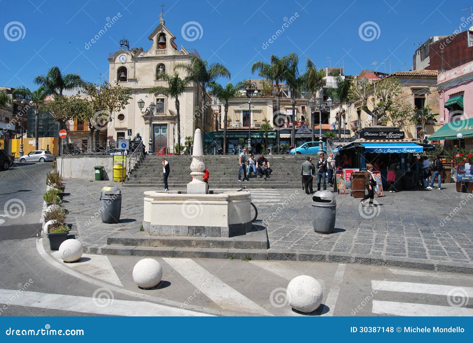 Acireale - Sicilien redaktionell arkivfoto. Bild av lava - 30387148